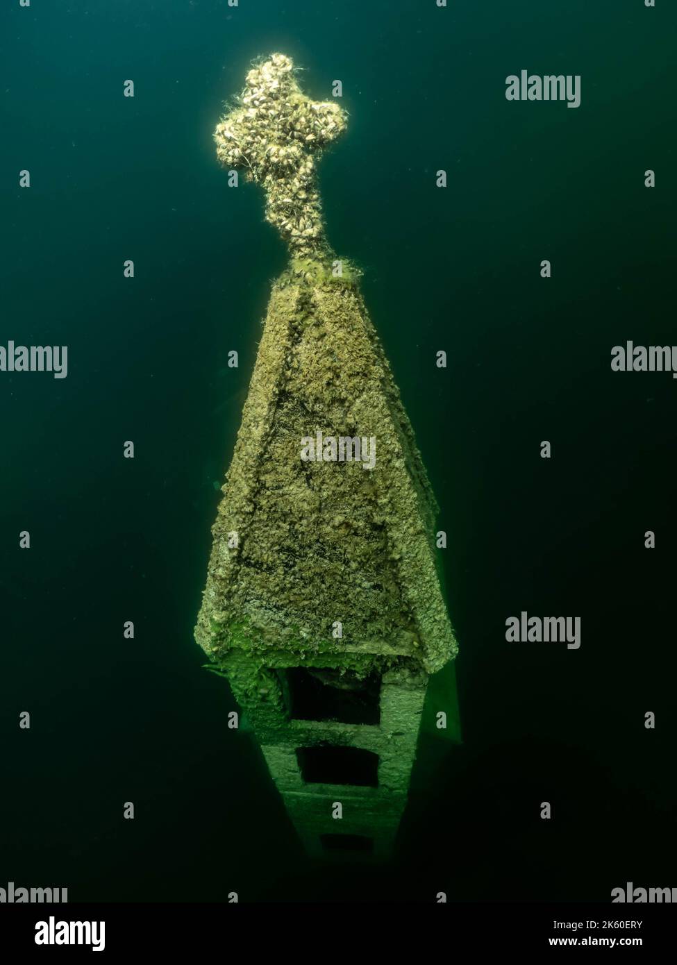 The cross is almost undetectable under all the algae. Germany: IMAGES ...