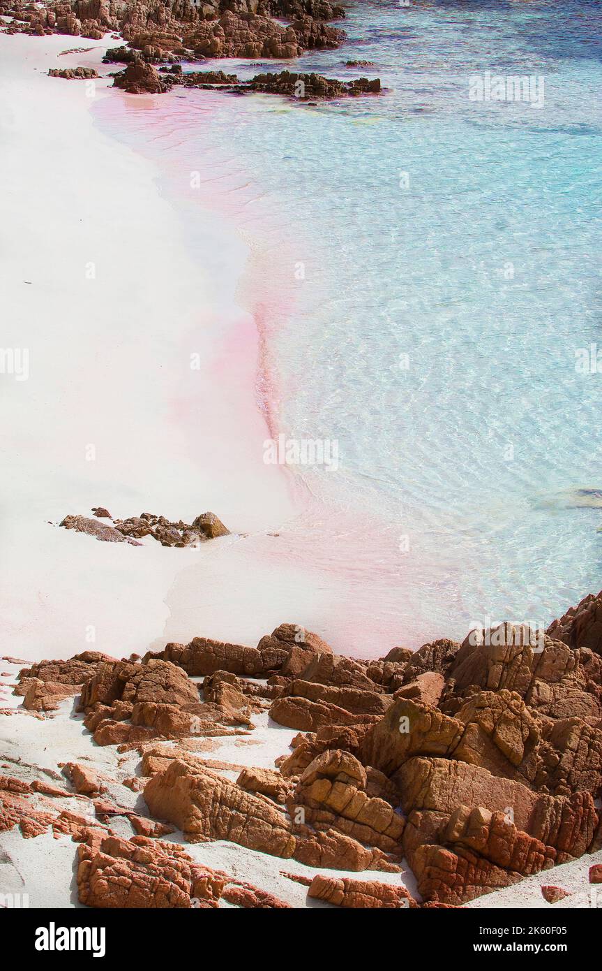 Spiaggia rosa la maddalena hi-res stock photography and images - Alamy