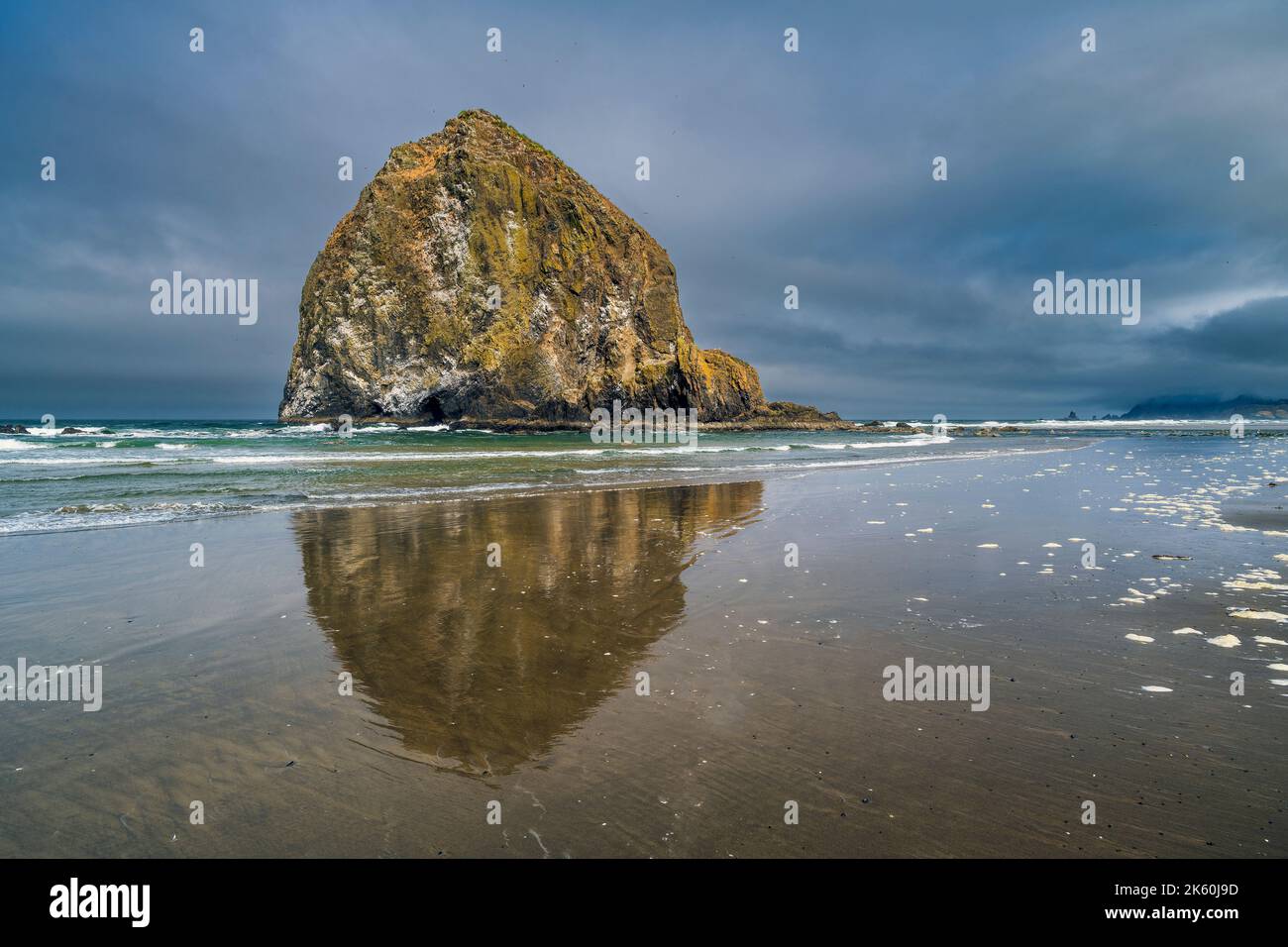Haystack Rock, Cannon Beach, Oregon, USA Stock Photo - Alamy