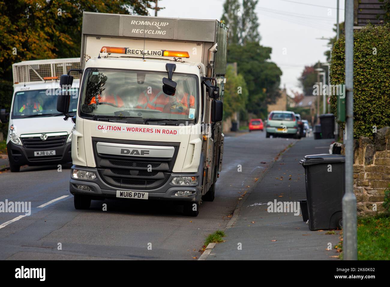 Rubbish collection operatives hi-res stock photography and images - Alamy
