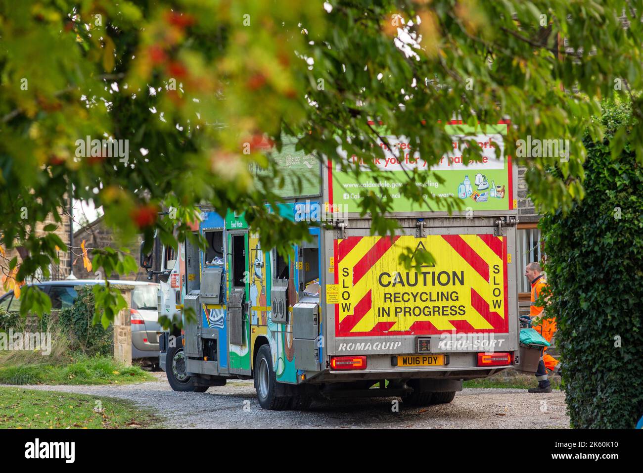 Rubbish collection operatives hi-res stock photography and images - Alamy