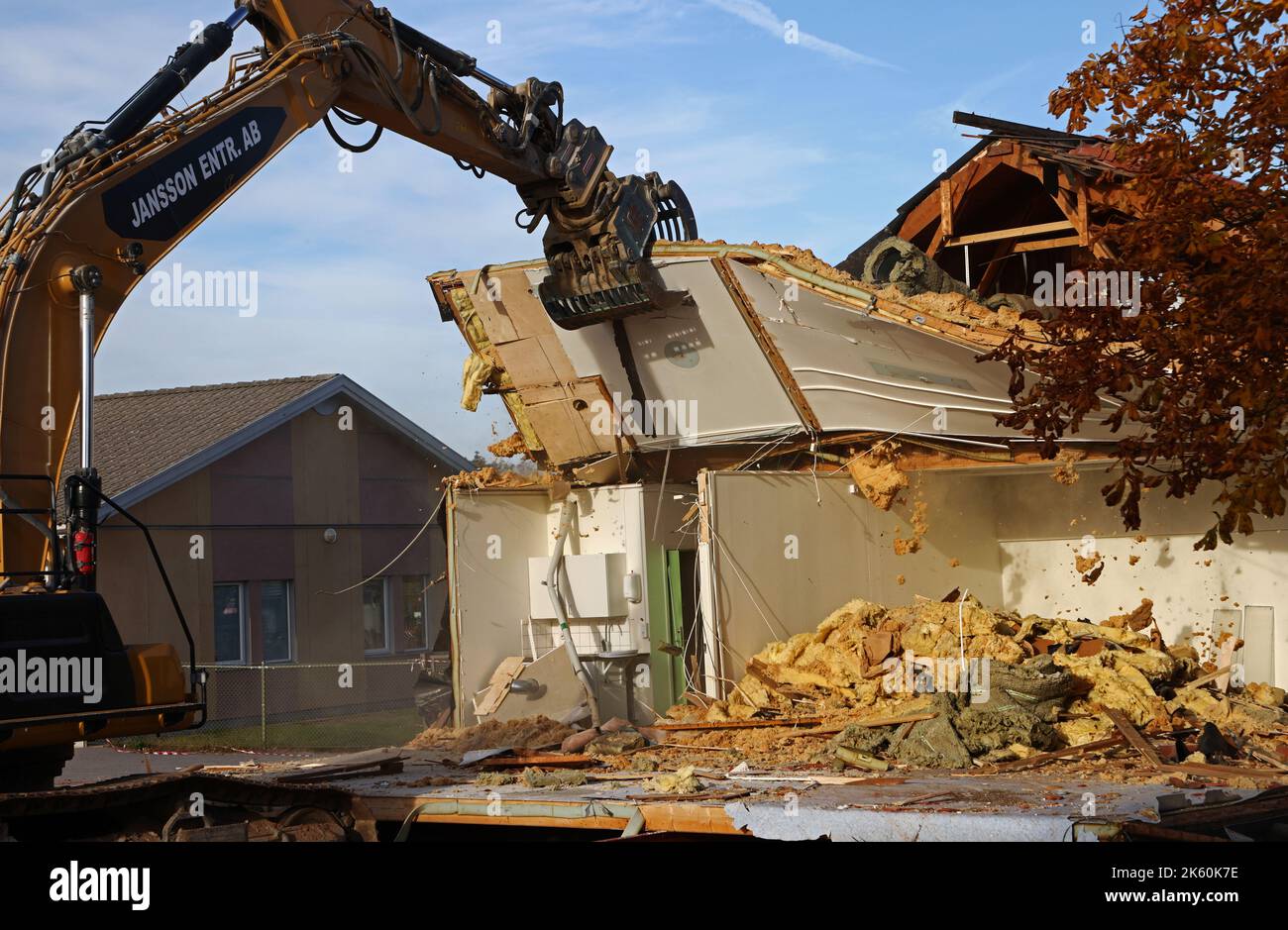 Demolition of a house on Monday afternoon Stock Photo - Alamy