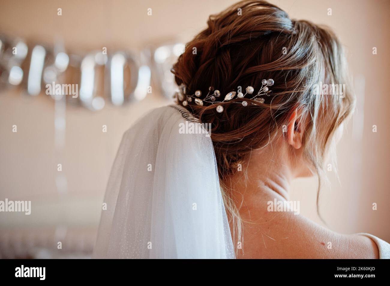 Wedding day preparation. Bride wearing diadema veil Stock Photo - Alamy