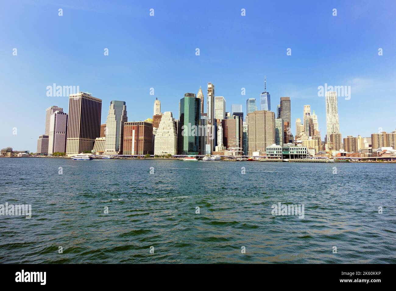 Manhattan view across east river hi-res stock photography and images ...