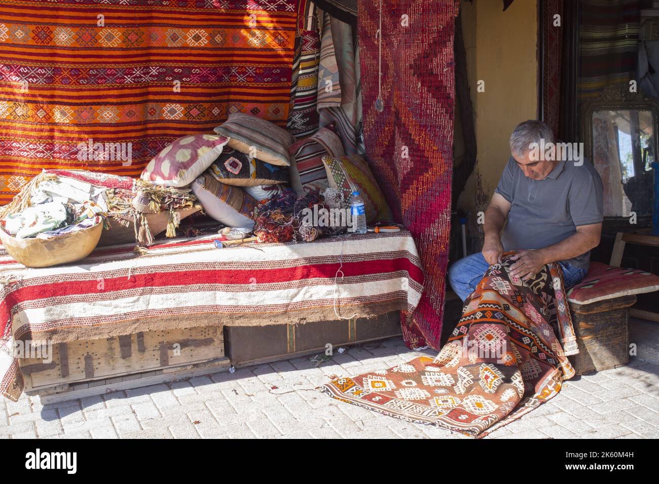 Rug weaving turkey hi-res stock photography and images - Alamy