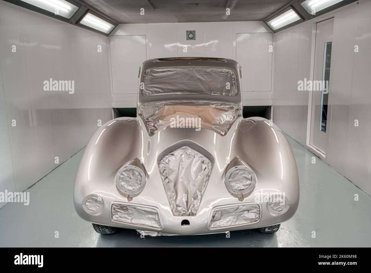 Car respraying hi-res stock photography and images - Alamy