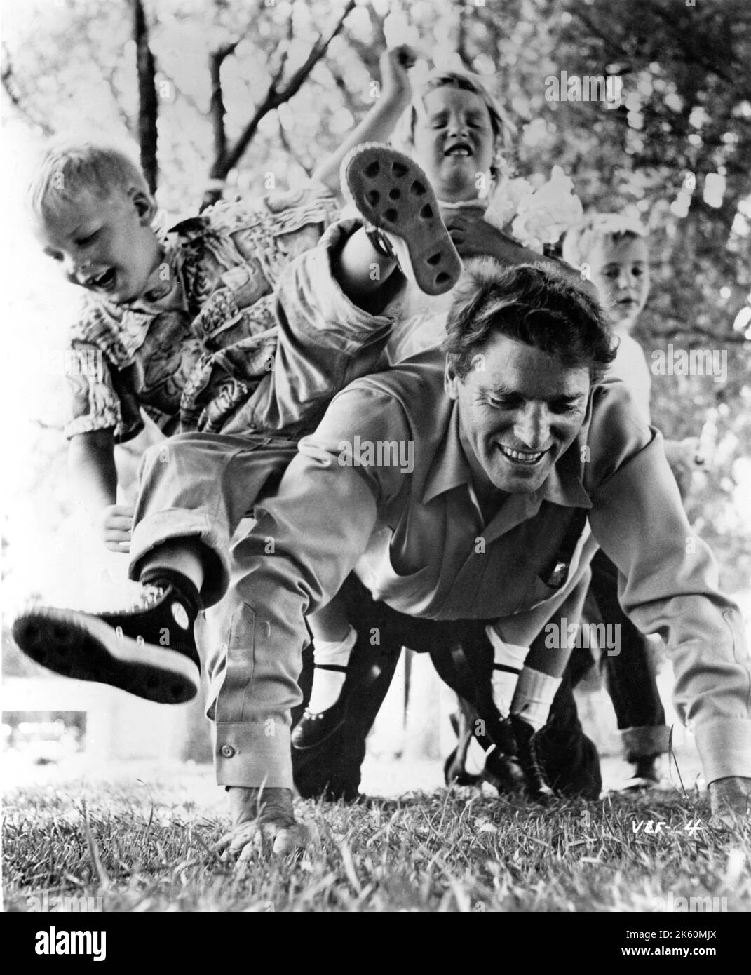 BURT LANCASTER candid with his children publicity for VERA CRUZ 1954 ...
