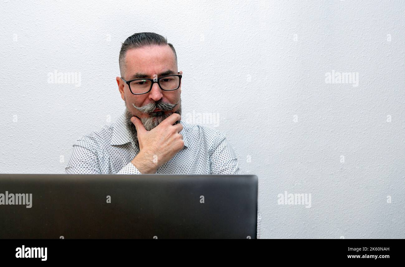 Bearded technology hi-res stock photography and images - Alamy