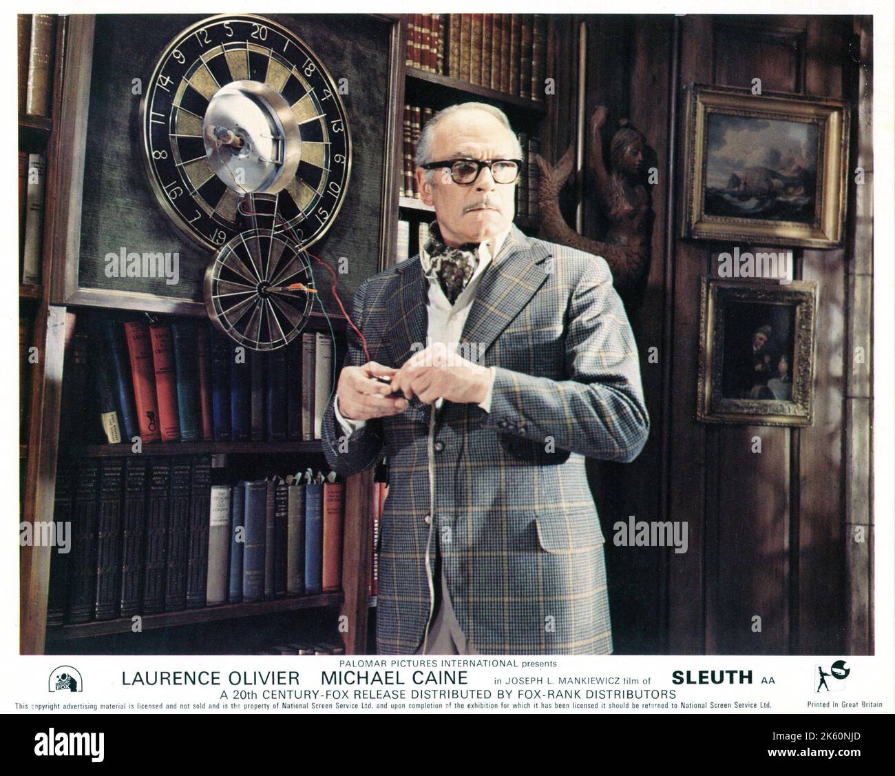 LAURENCE OLIVIER as Andrew Wyke in SLEUTH 1972 director JOSEPH L ...