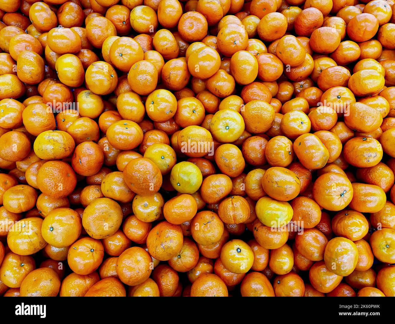 Fresh orange background in the market Stock Photo - Alamy
