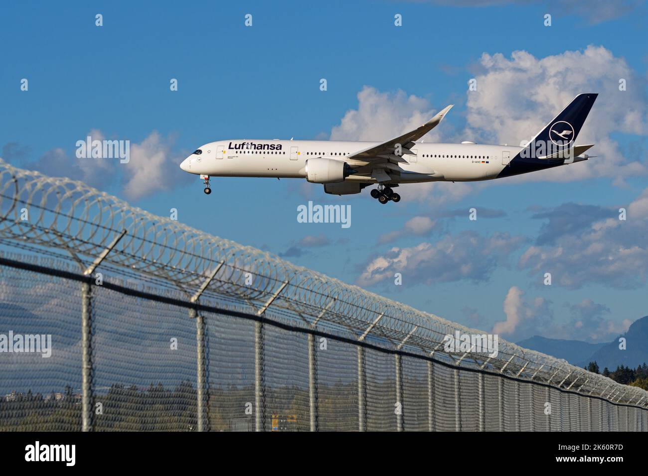 Richmond, British Columbia, Canada. 10th Oct, 2022. A Lufthansa Airbus ...