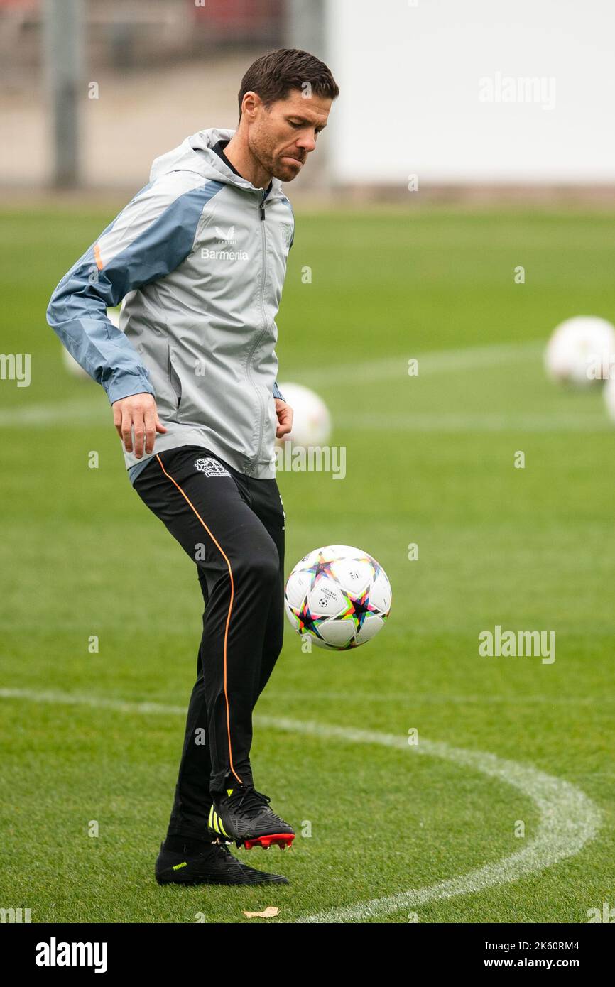 Leverkusen, Germany. 11th Oct, 2022. Coach Xabi Alonso plays the ball ...
