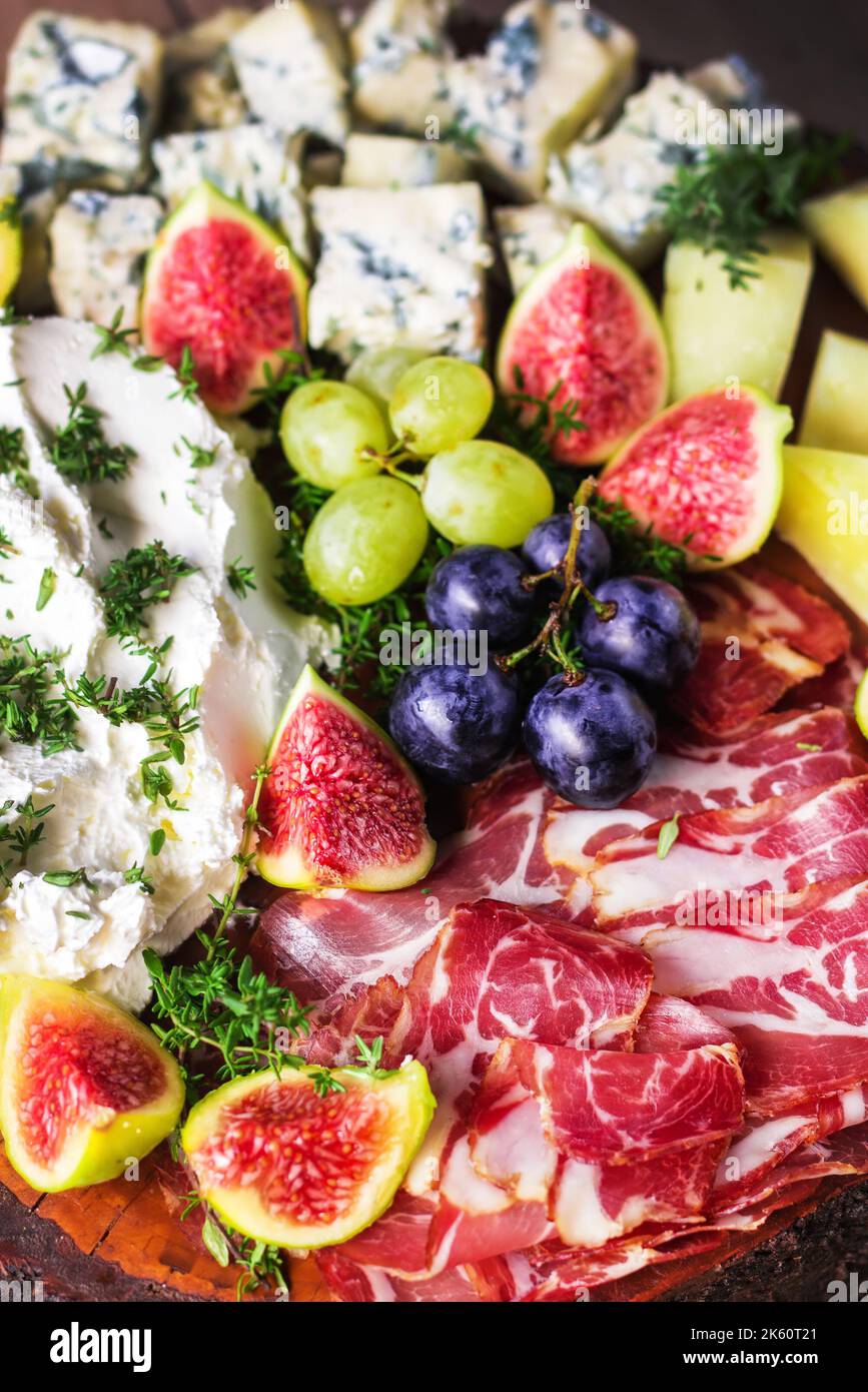 Rustic cheese board hi-res stock photography and images - Alamy
