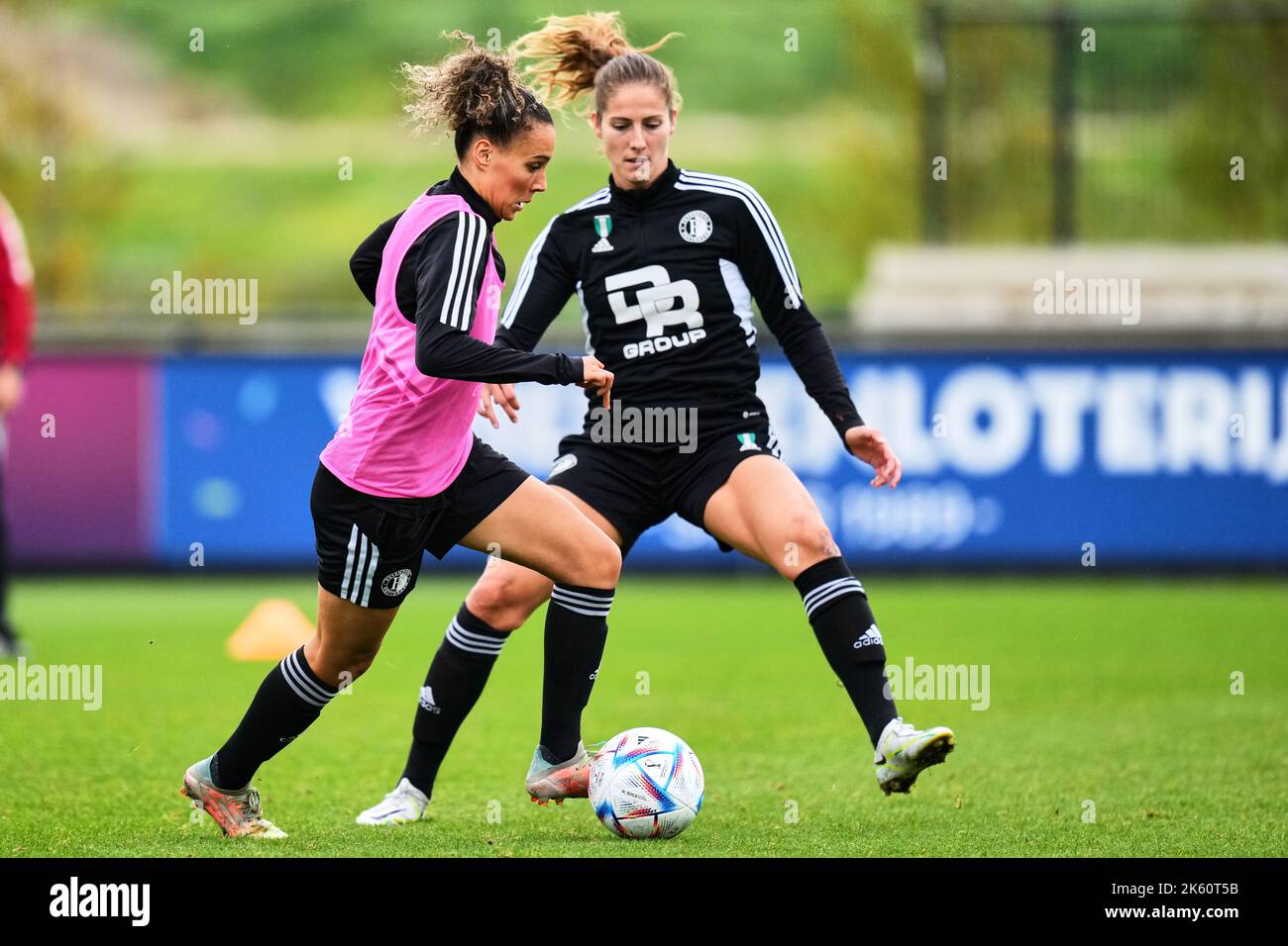 Rotterdam - 10/10/2022, Rotterdam - Zoi van de Ven of Feyenoord V1, Pia ...