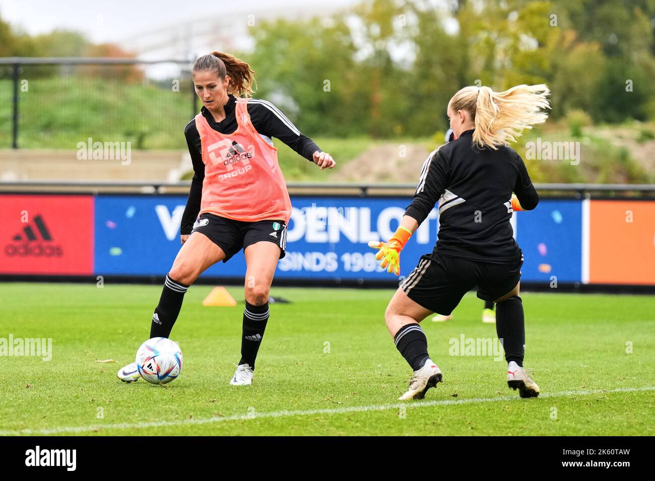 Rotterdam - 10/10/2022, Rotterdam - Pia Rijsdijk of Feyenoord V1 ...