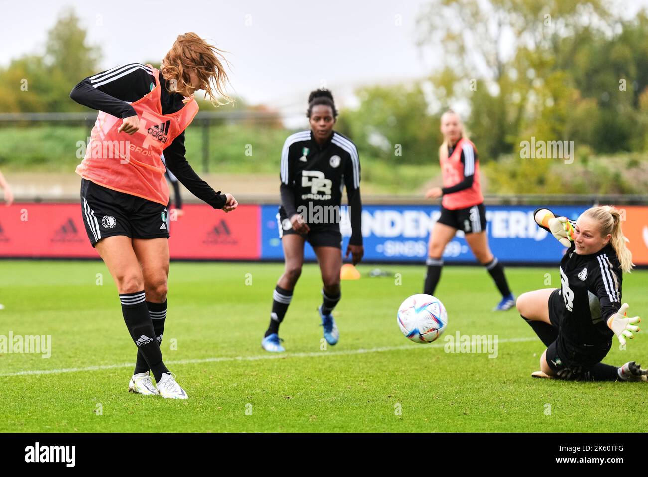 Rotterdam - 10/10/2022, Rotterdam - Pia Rijsdijk of Feyenoord V1 ...