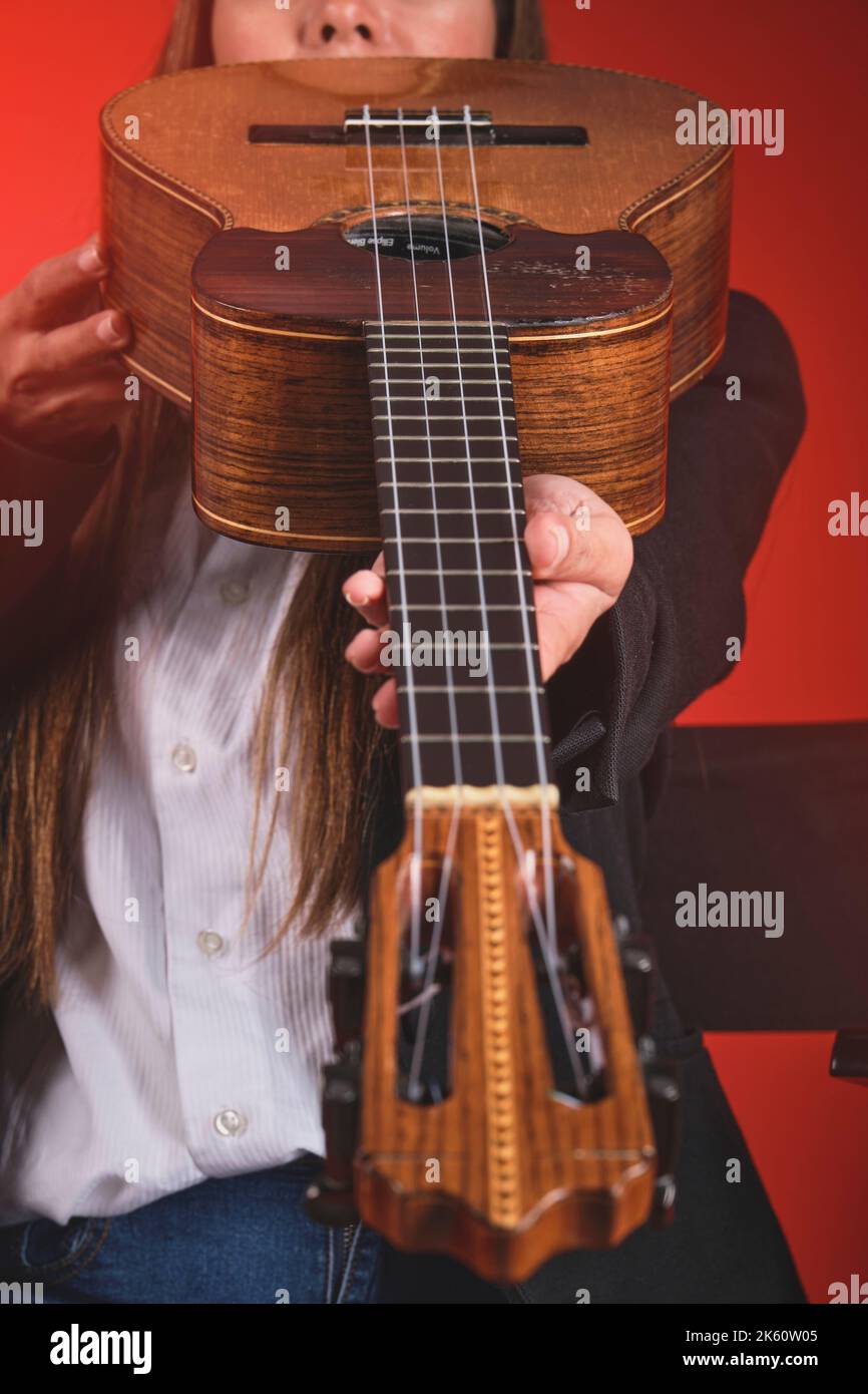 Cuatro guitar venezuela hi-res stock photography and images - Alamy