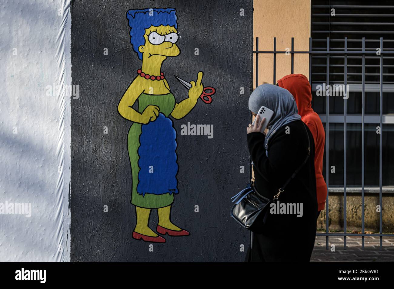 Marge simpson hair hi-res stock photography and images - Alamy