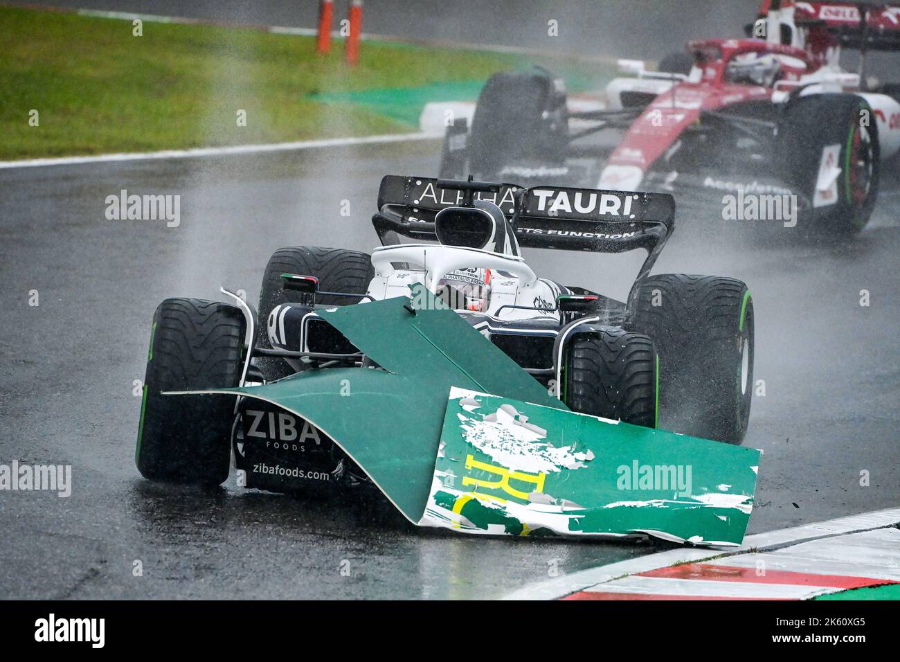 10 GASLY Pierre (fra), Scuderia AlphaTauri AT03, action returning to the pits after crashing in ...