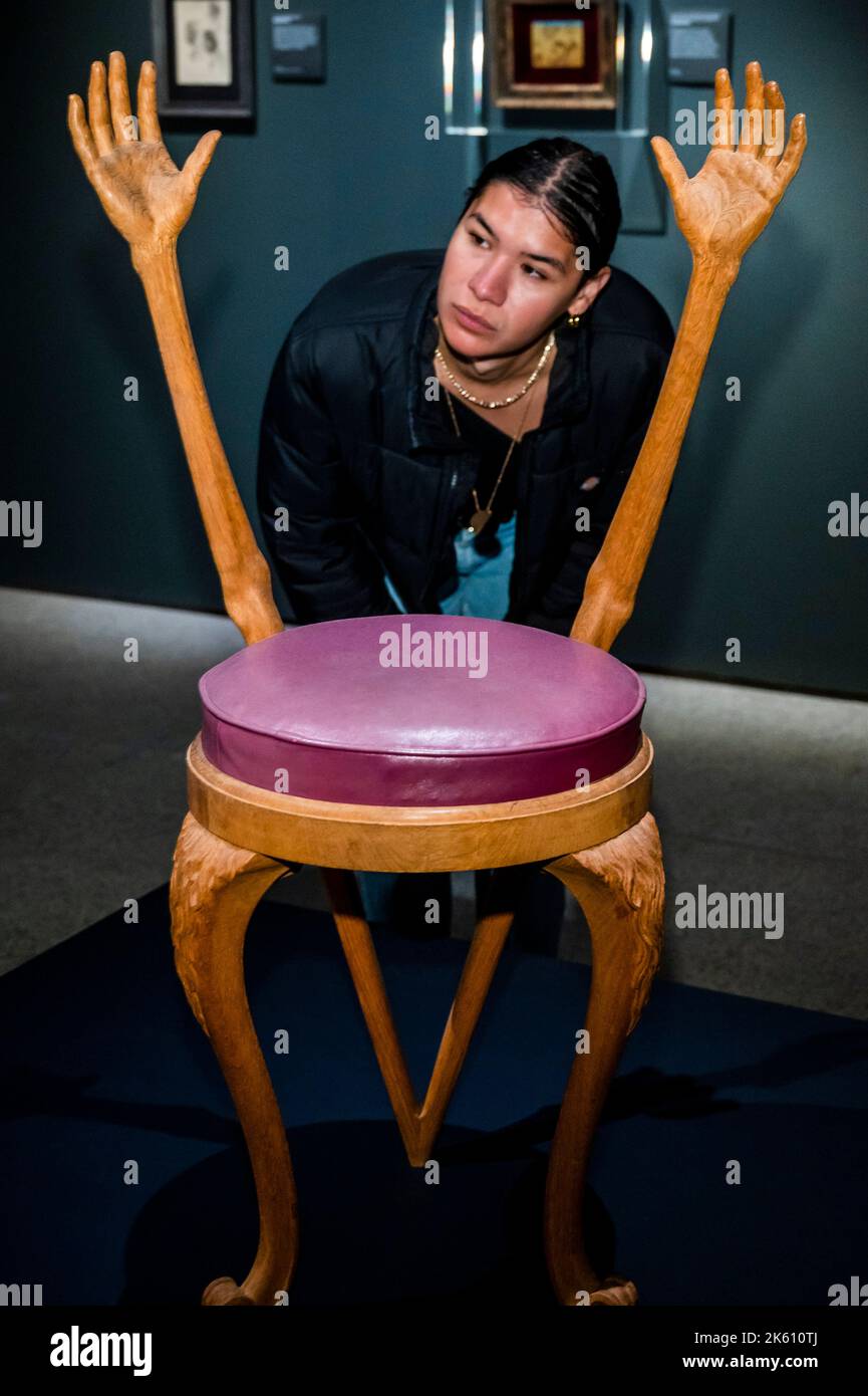 London, UK. 11th Oct, 2022. Cats Cradle Hands Chair, about 1936, by ...