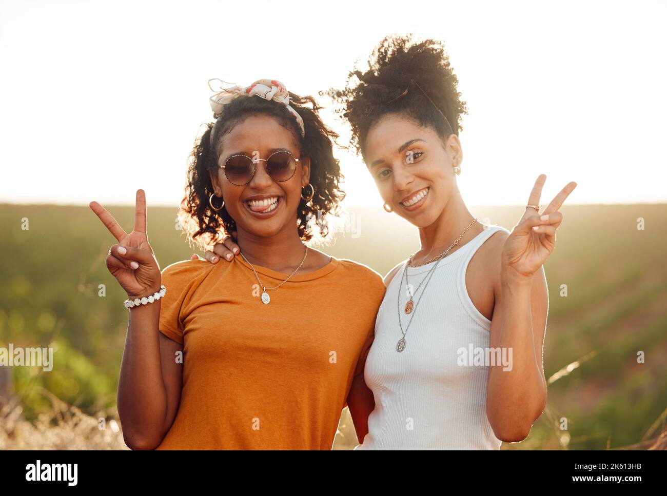 Black hand sign language hi-res stock photography and images - Alamy