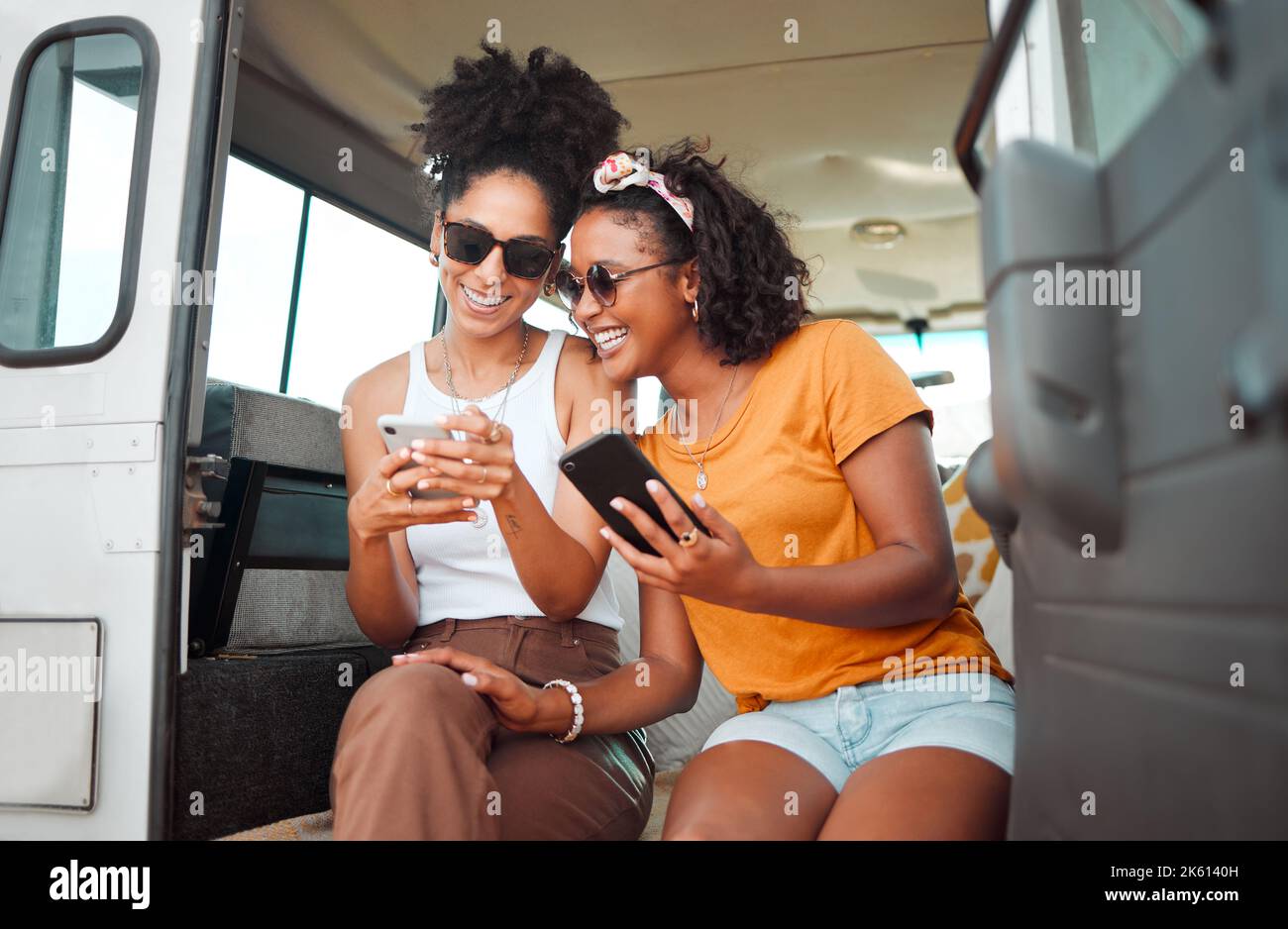 Black friends, phone and social media travel in communication together ...