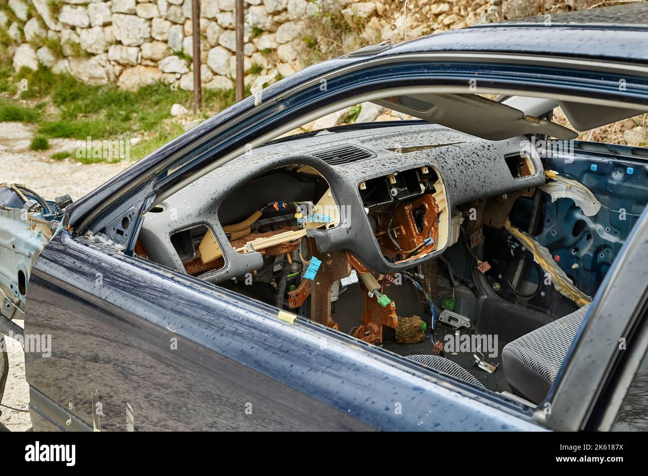 Car Wreck with missing parts Stock Photo - Alamy
