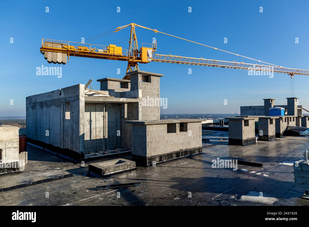 Laying and installation of roofing, bituminous waterproofing of an ...