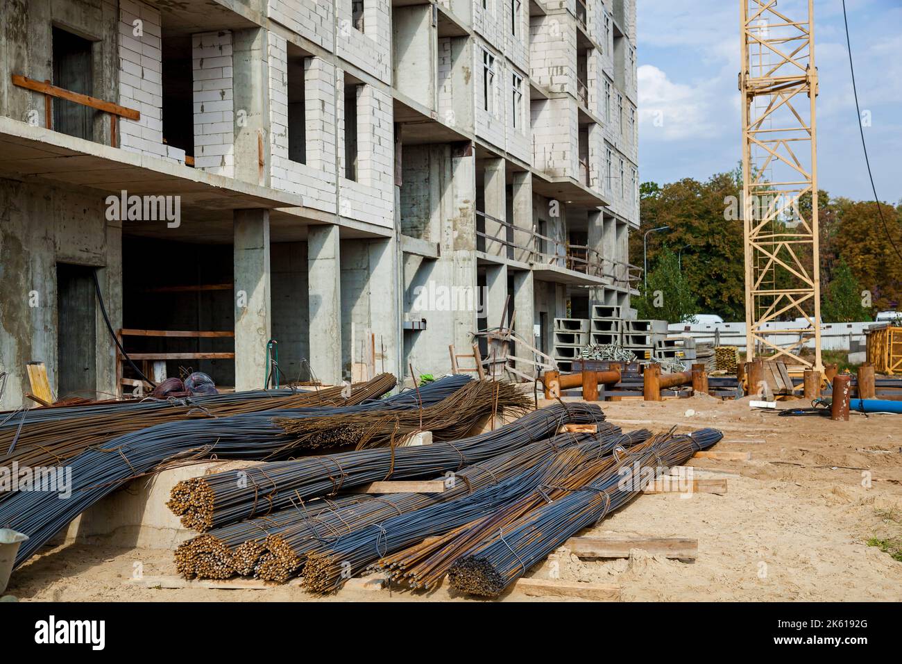 Construction of monolithic multi-storey buildings. Construction of a ...