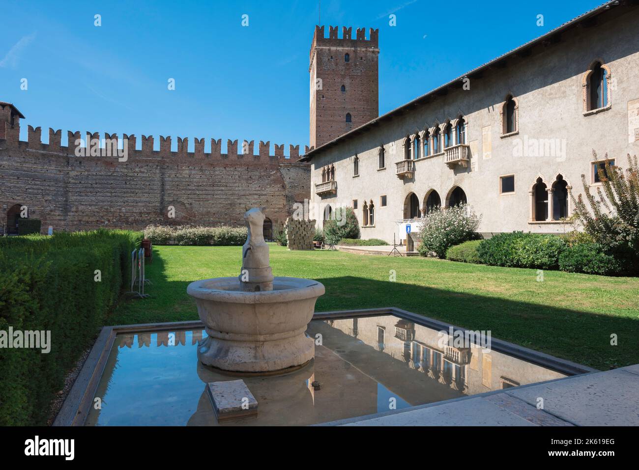 Verona italy castelvecchio castle hi-res stock photography and images ...