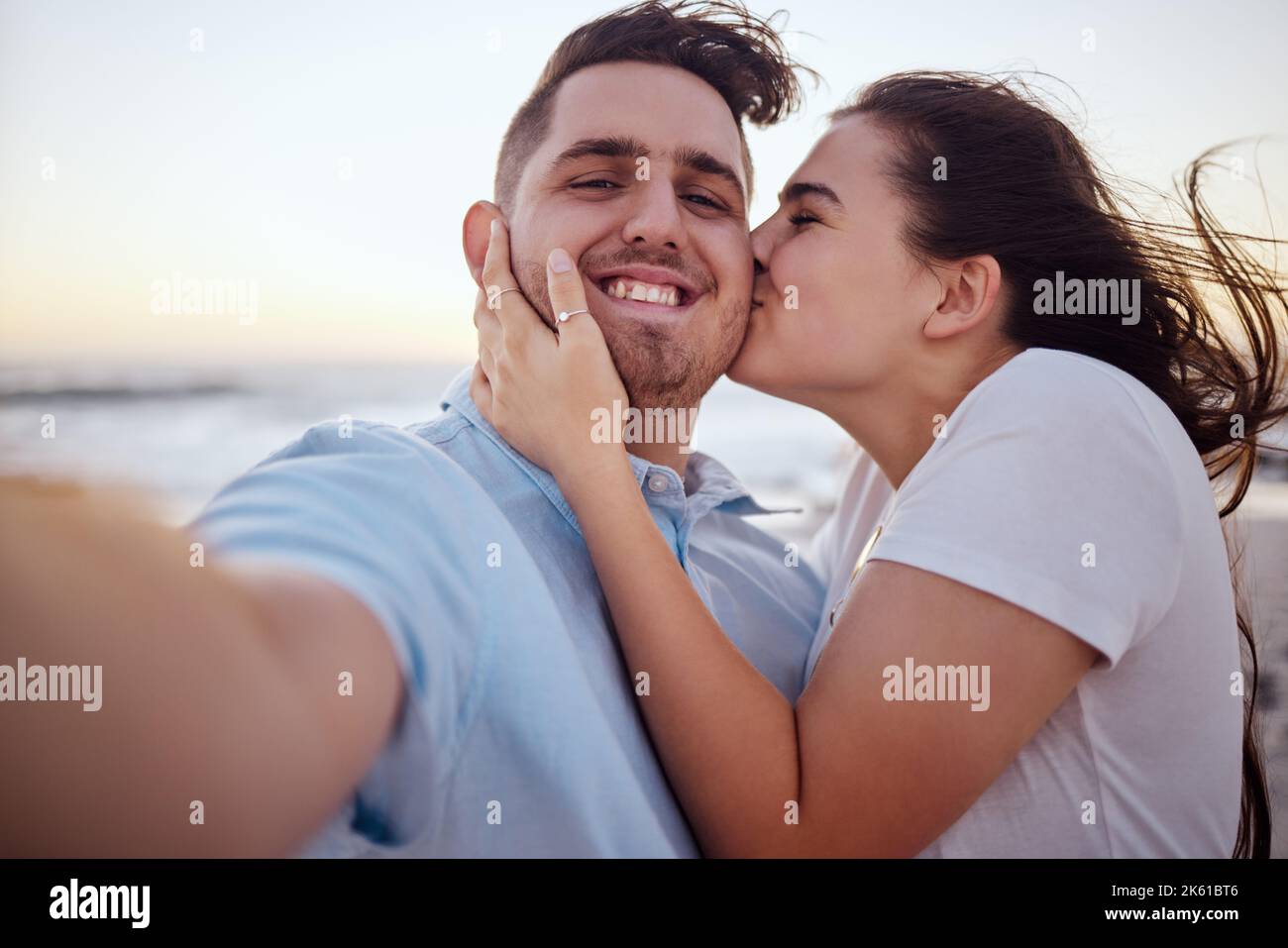 Australia couple beach selfie hi-res stock photography and images - Alamy