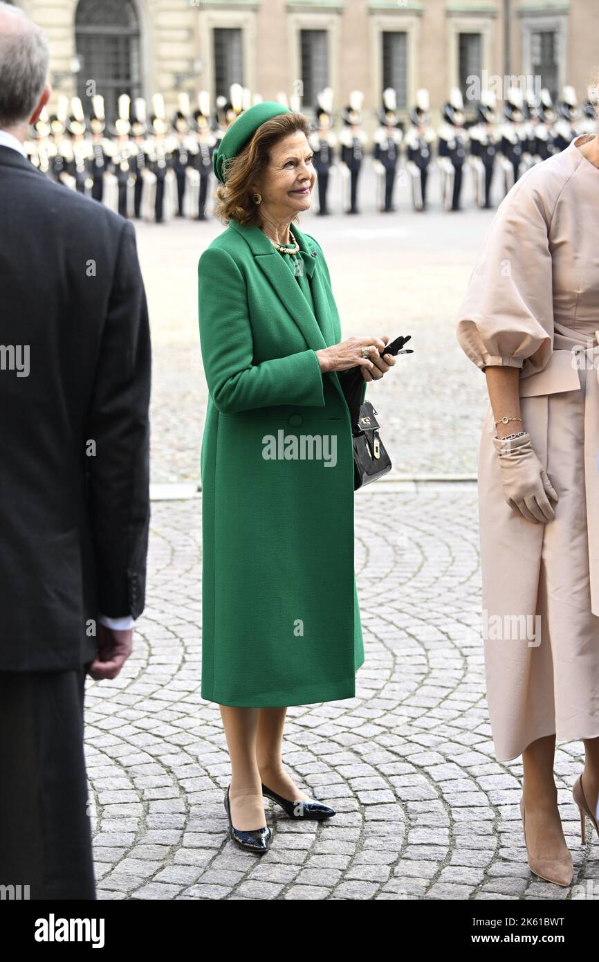 Queen Máxima and Queen Silvia at the Royal Palace for the official ...