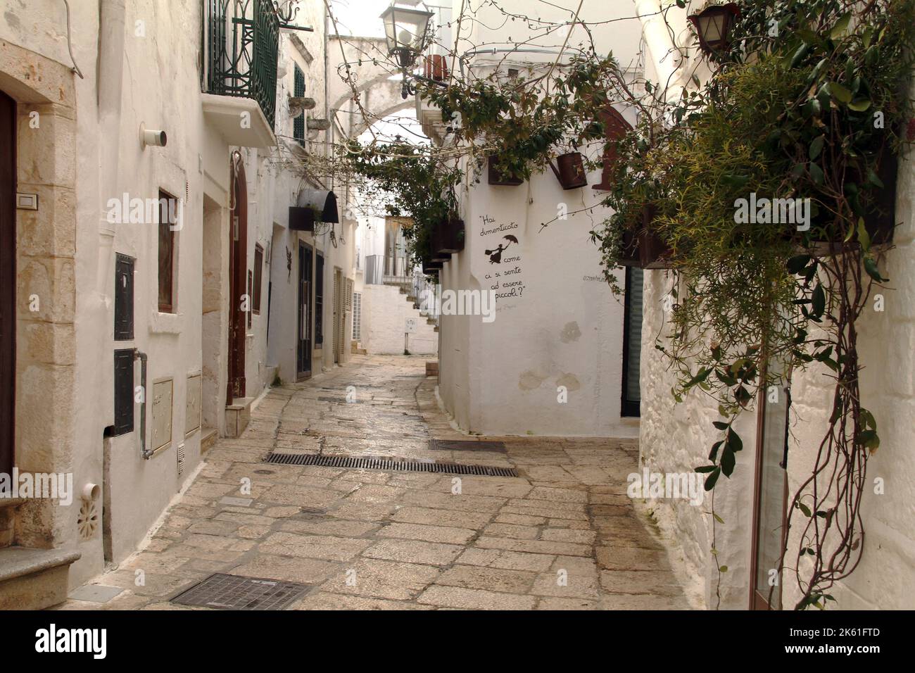 Cisternino, Puglia, Italy. Narrow alleyway between buildings in the ...