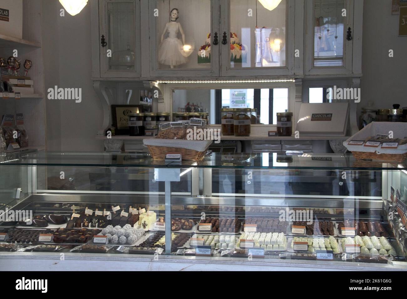 Confectioneries hi-res stock photography and images - Alamy