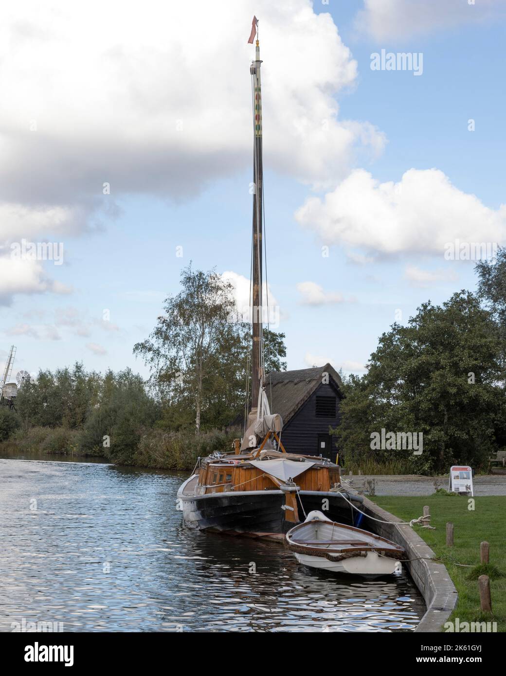 Traditional broads sailing boat hi-res stock photography and images - Alamy
