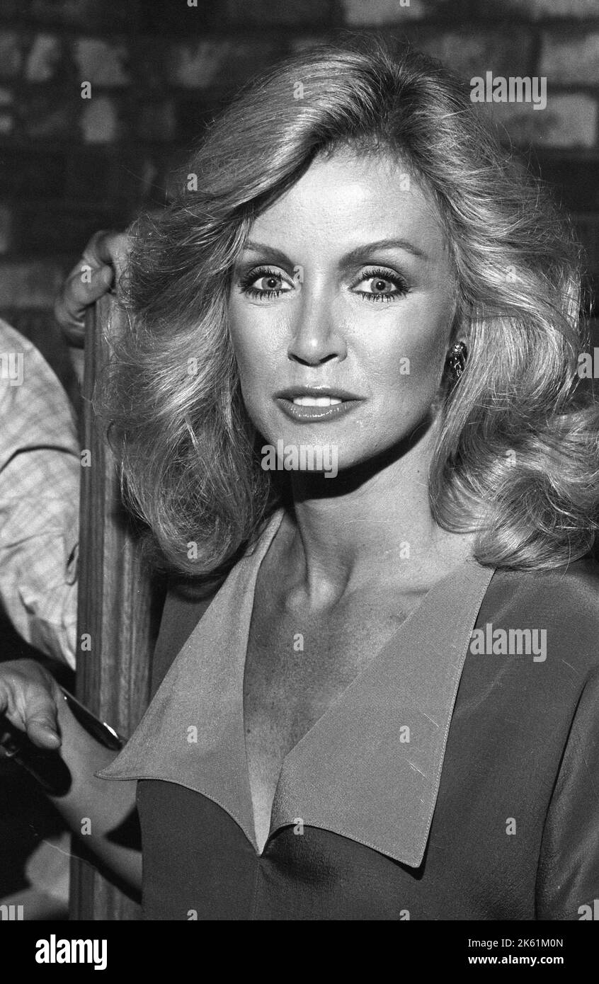 Heather Mills at the Family Feud All-Star prime time special cocktail ...