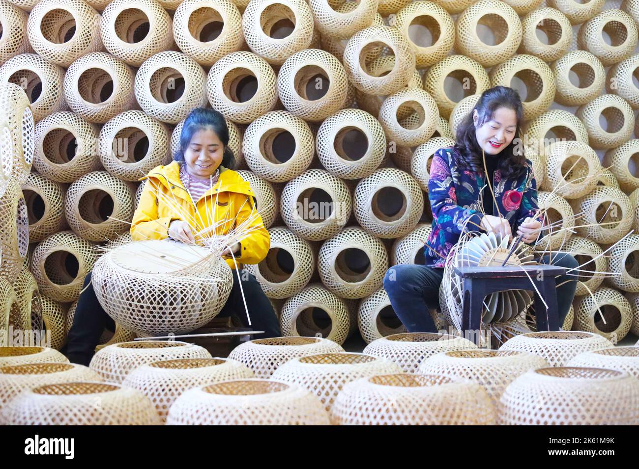 CHONGQING, CHINA - OCTOBER 11, 2022 - Workers weave antique lanterns at ...