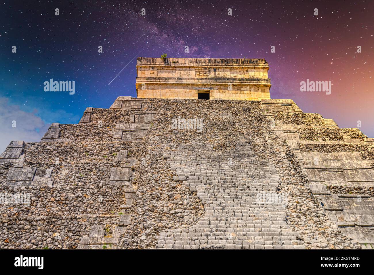 Temple Pyramid of Kukulcan El Castillo, Chichen Itza, Yucatan, Mexico ...