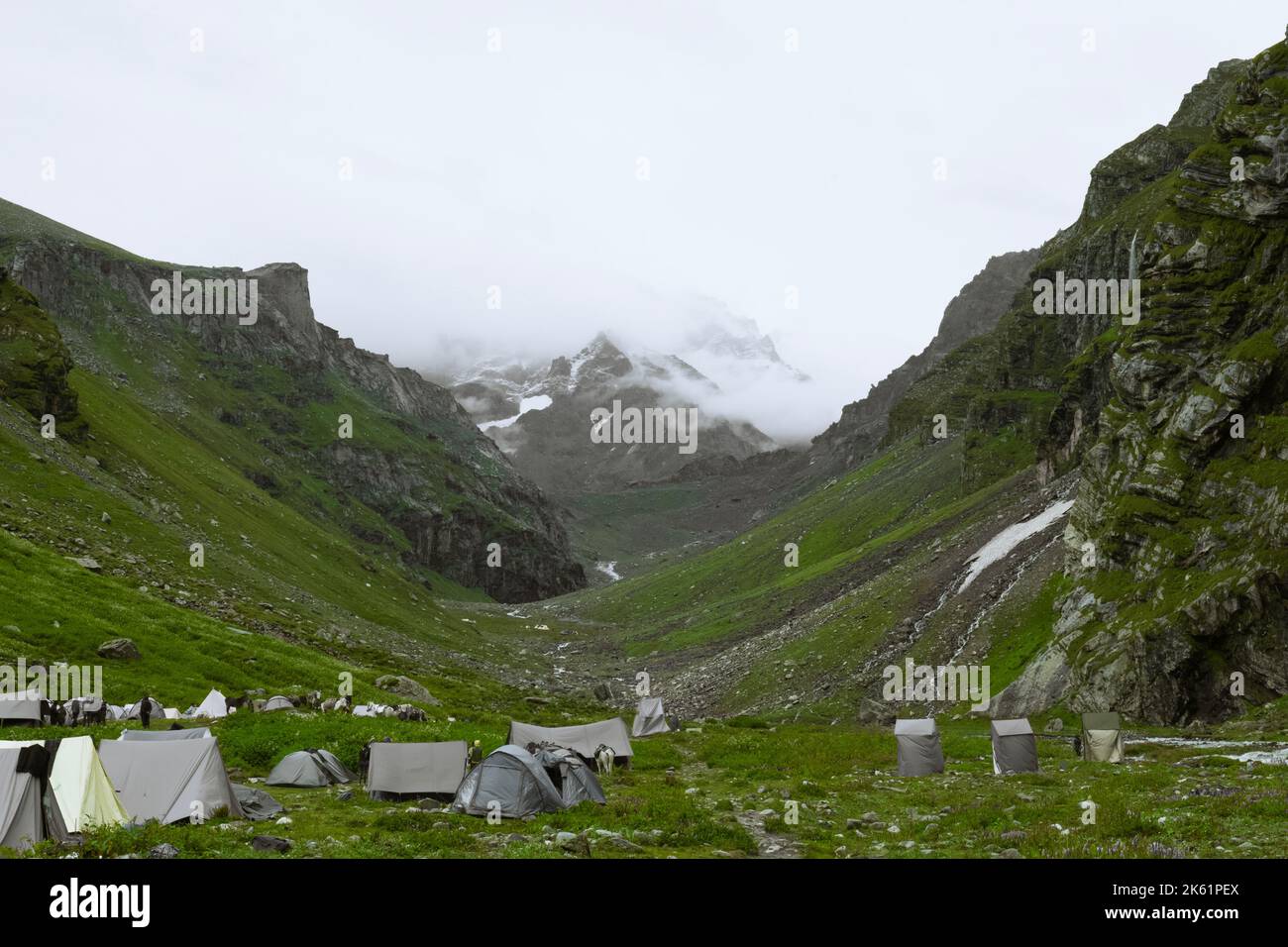 Hampta pass india hi-res stock photography and images - Alamy