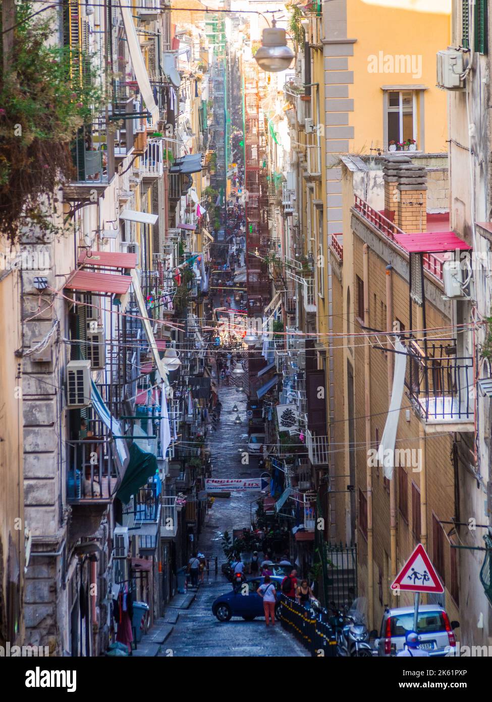 The narrow streets of Naples full of people Stock Photo - Alamy