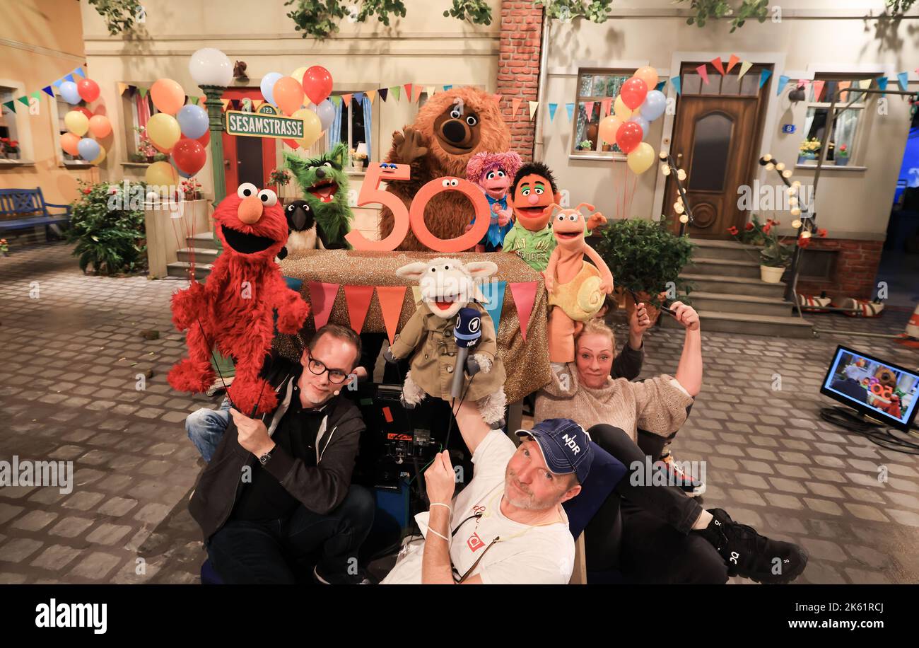 Hamburg, Germany. 06th Apr, 2022. Numerous Sesame Street characters and ...