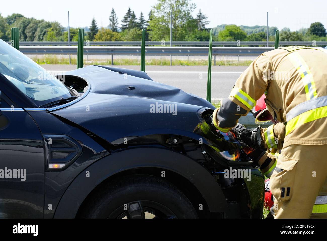 Car crash rescue team hi-res stock photography and images - Alamy