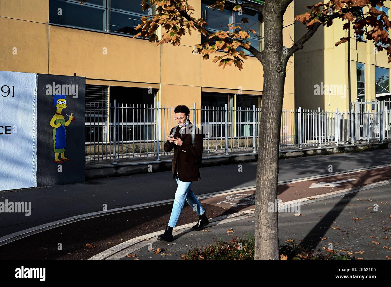 Marge simpson hair hi-res stock photography and images - Alamy
