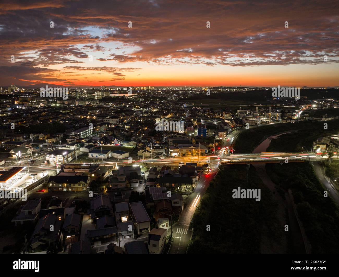 Vehicles moving through busy road hi-res stock photography and images ...
