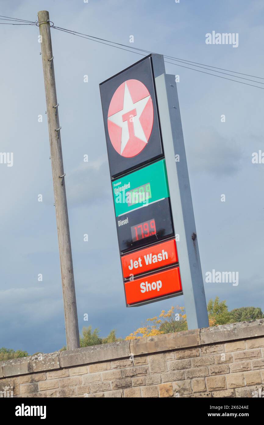 Texaco garage sign signage hi-res stock photography and images - Alamy