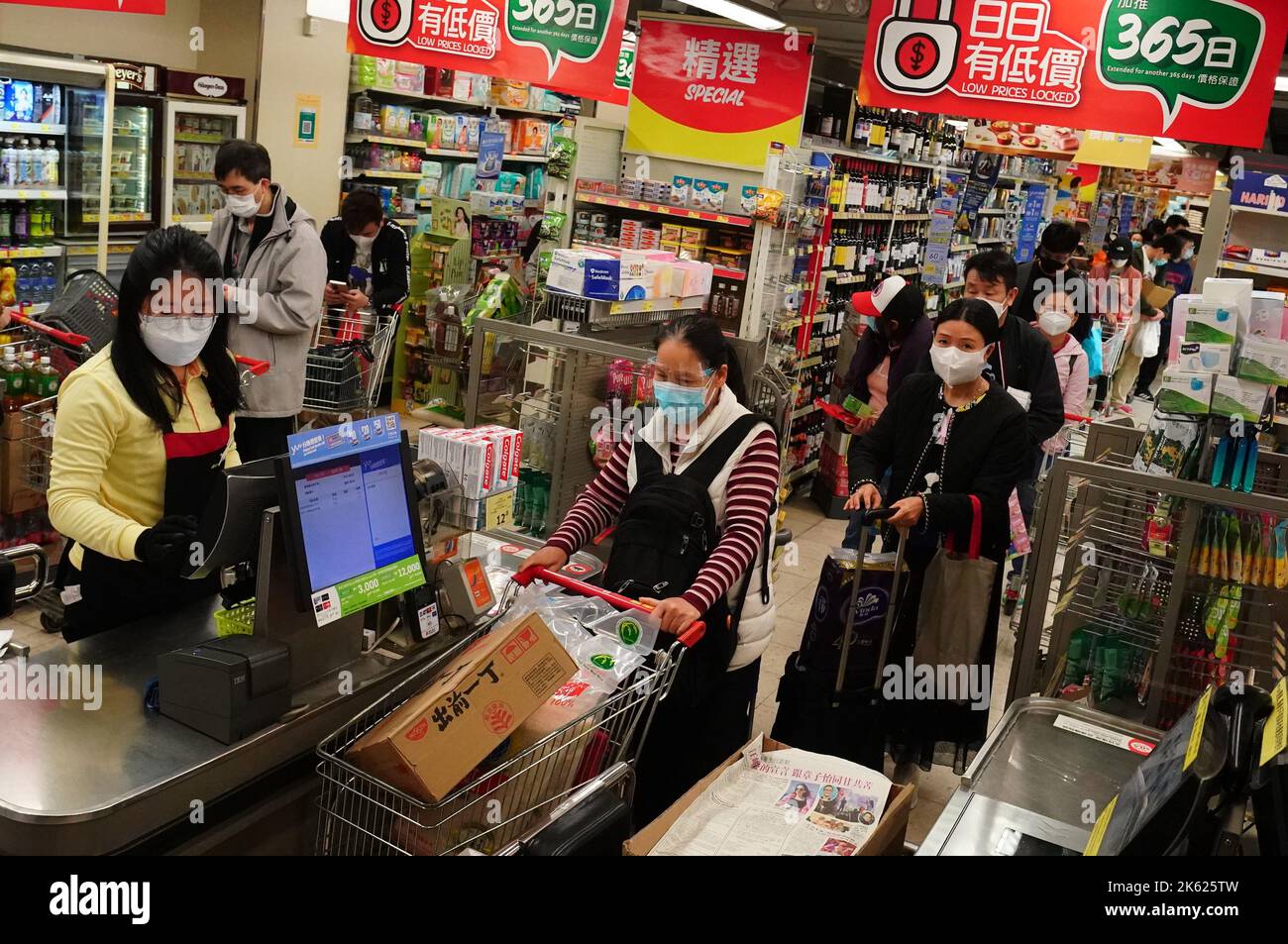 People queue up to check out food from supermarket in Sham Shui Po ...