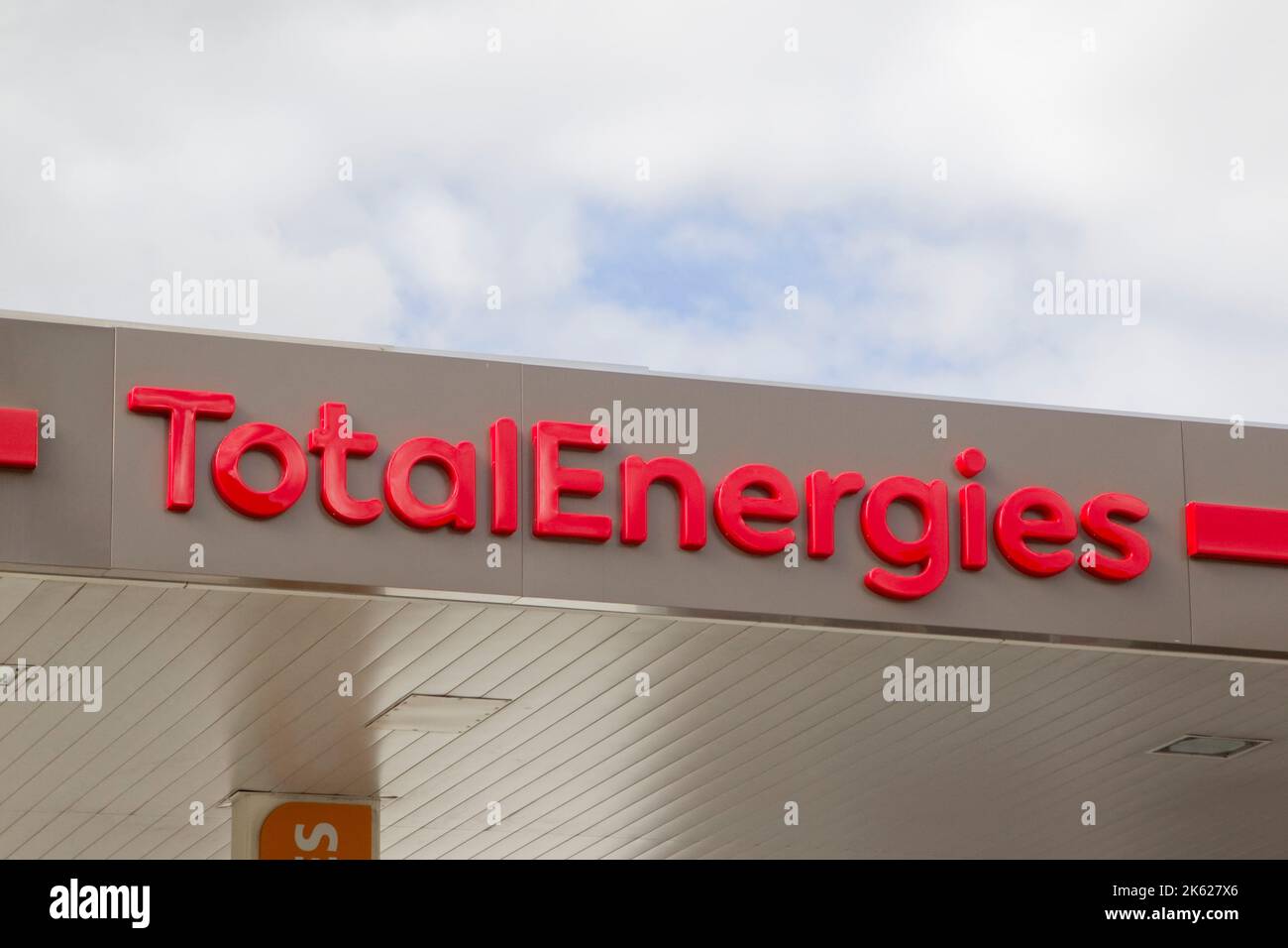 Logo TotalEnergies, France on October 10, 2022. Following the shortage ...