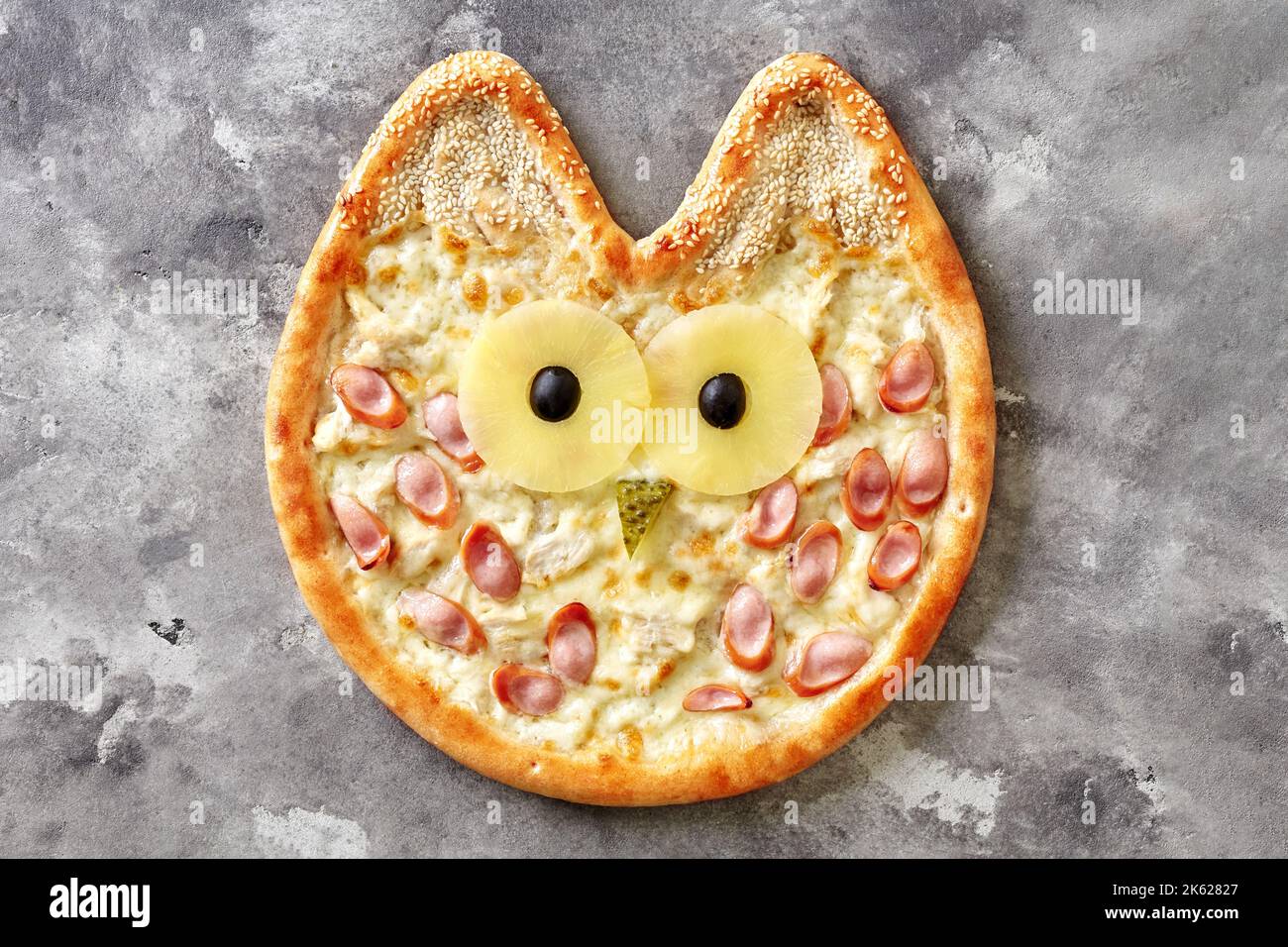 Owl-shaped pizza for kids with cream cheese sauce, chicken, Vienna ...