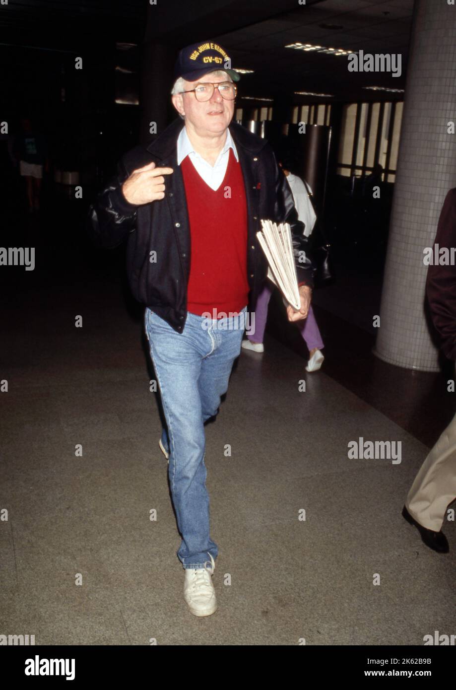 Phil Donahue at Los Angeles International Airport in Los Angeles ...