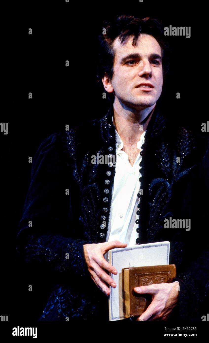 Daniel day lewis hamlet hi-res stock photography and images - Alamy